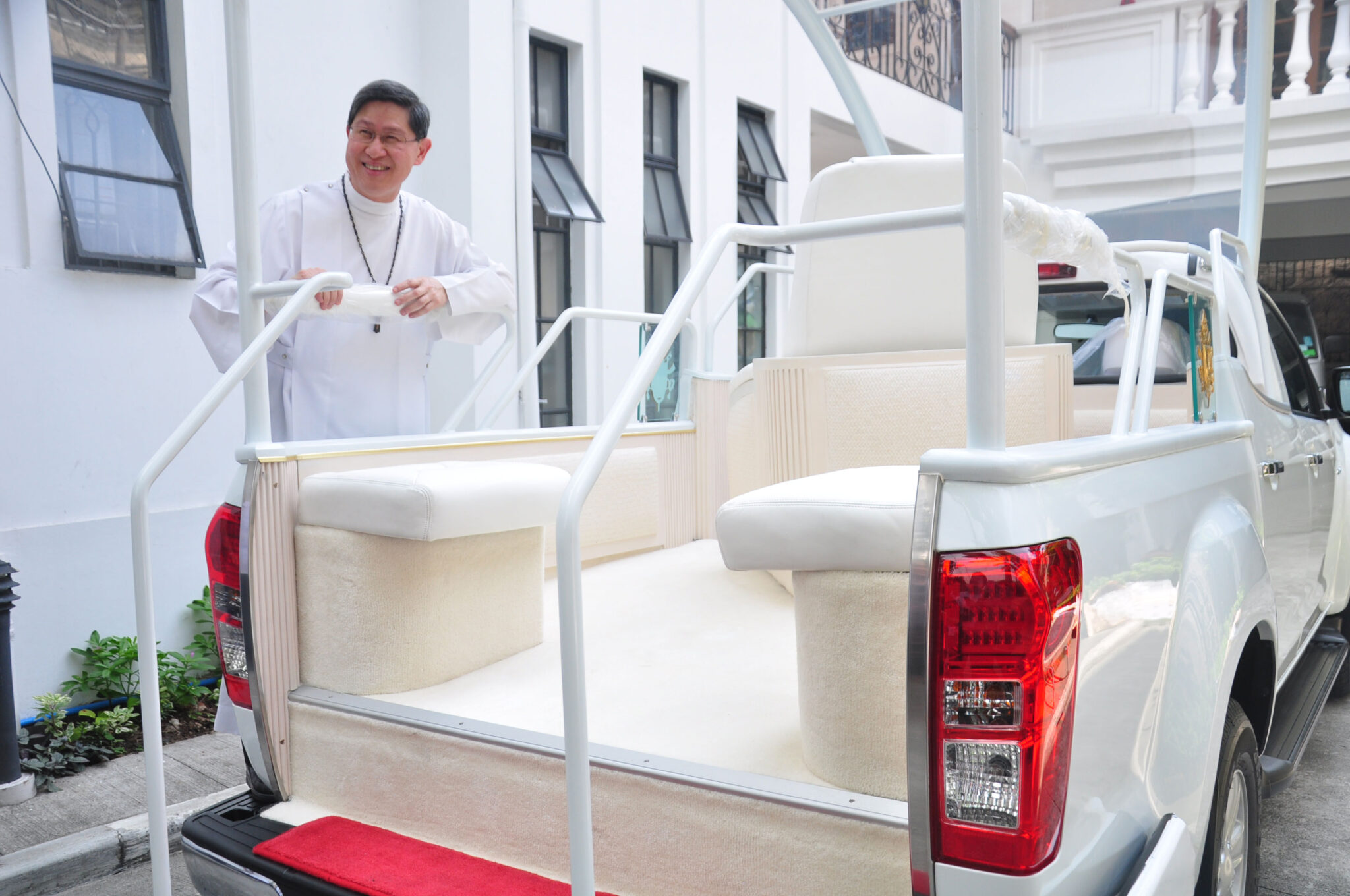 The Popemobile | Gencars, Inc.